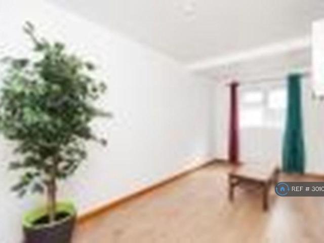 1 bedroom in a house share to rent