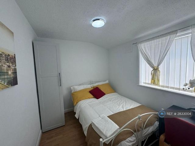 1 bedroom in a house share to rent