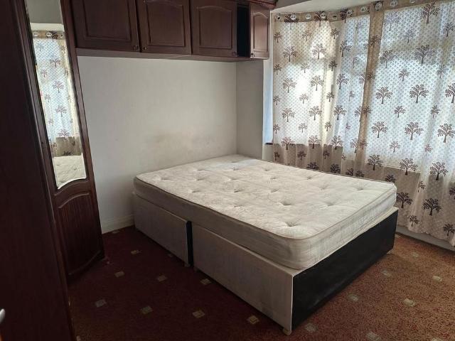 1 bedroom in a house share to rent