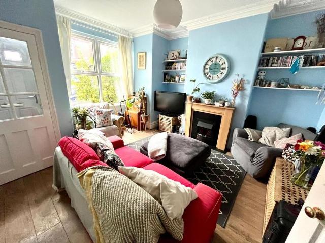 1 bedroom in a house share to rent