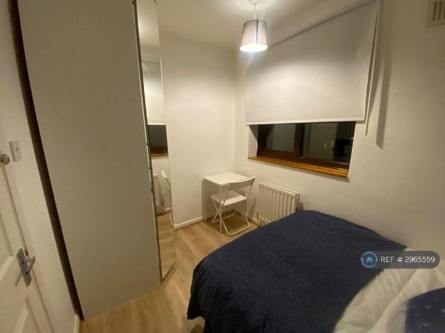 1 bedroom in a house share to rent
