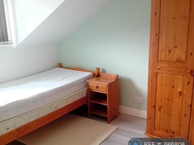 1 bedroom in a house share to rent