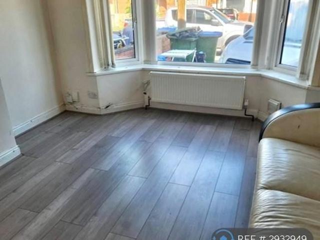 1 bedroom in a house share to rent