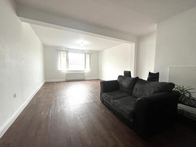 1 bedroom in a house share to rent
