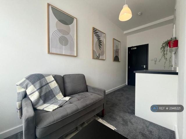 1 bedroom in a house share to rent