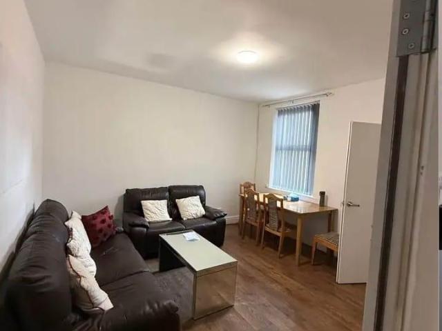1 bedroom in a house share to rent