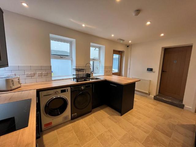 1 bedroom in a house share to rent