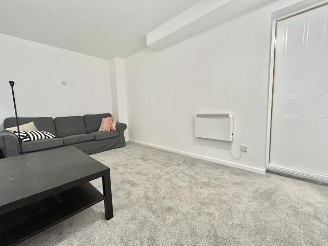 1 bedroom in a house share to rent