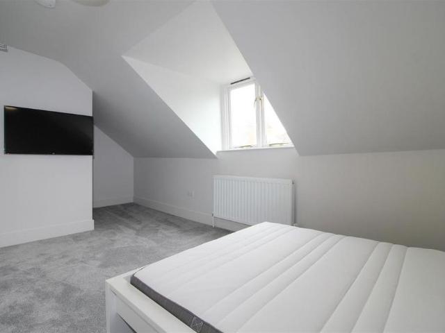 1 bedroom in a house share to rent
