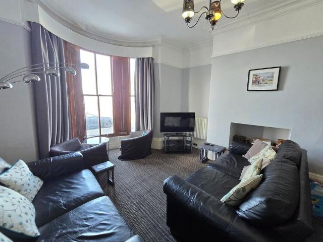 1 bedroom in a house share to rent