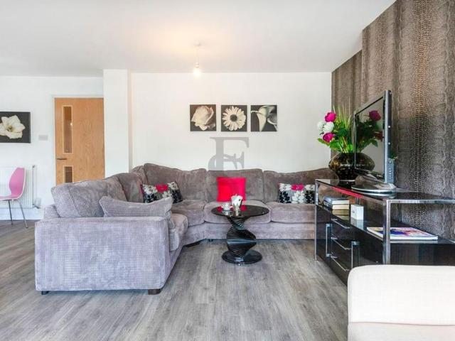 1 bedroom in a house share to rent