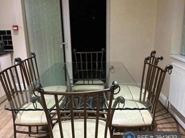 1 bedroom in a house share to rent