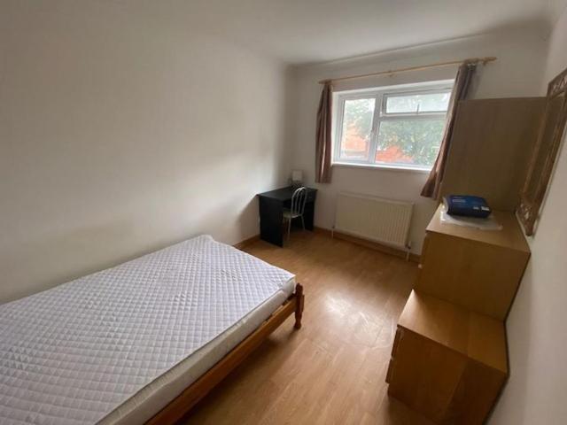 1 bedroom in a house share to rent