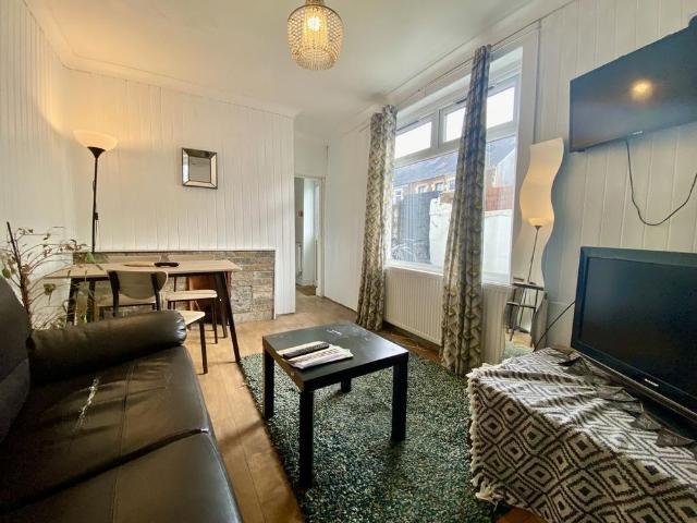 1 bedroom in a house share to rent