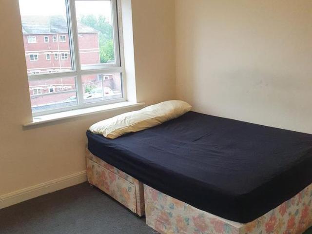 1 bedroom in a house share to rent