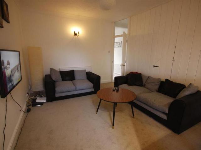 1 bedroom in a house share to rent