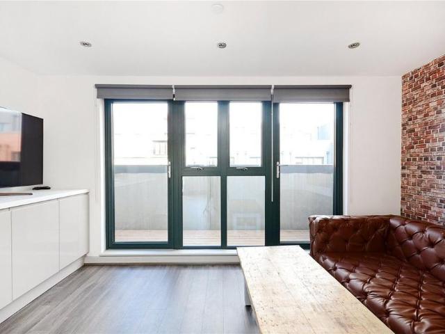1 bedroom in a house share to rent
