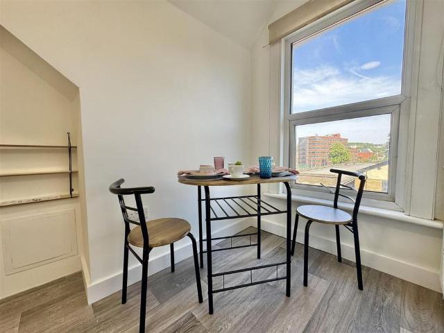 1 bedroom in a house share to rent