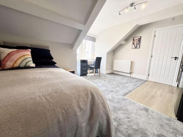 1 bedroom in a house share to rent