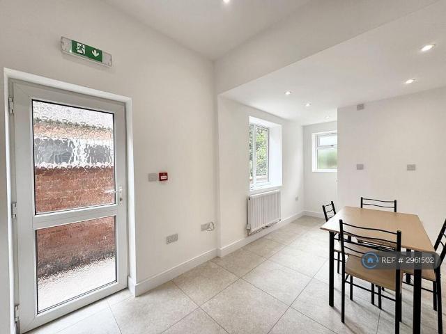 1 bedroom in a house share to rent