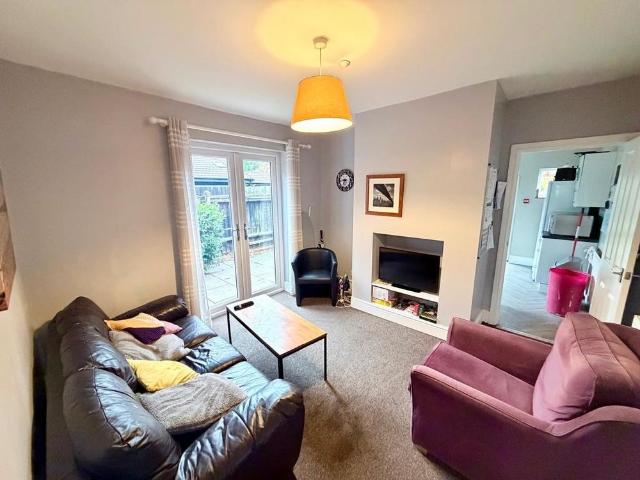 1 bedroom in a house share to rent