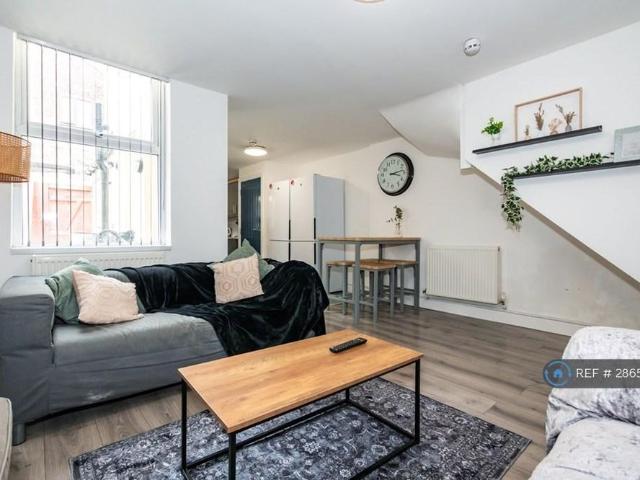 1 bedroom in a house share to rent