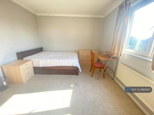 1 bedroom in a house share to rent