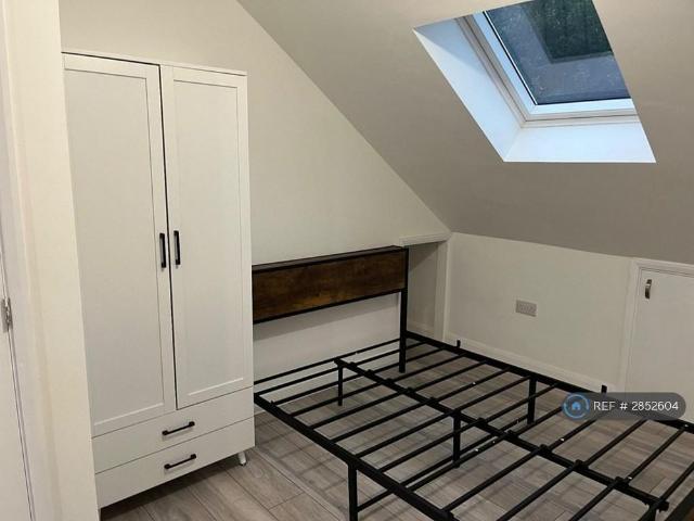 1 bedroom in a house share to rent