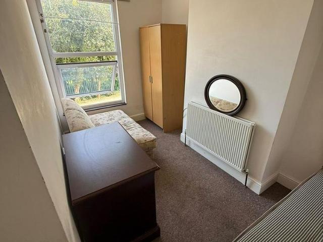 1 bedroom in a house share to rent