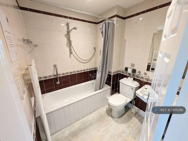 1 bedroom in a house share to rent