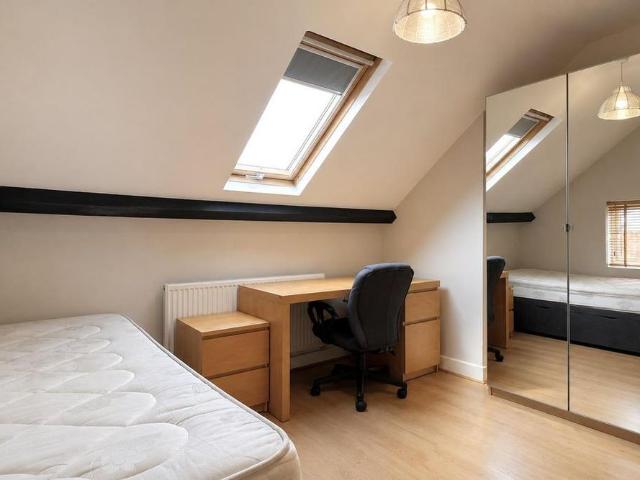 1 bedroom in a house share to rent