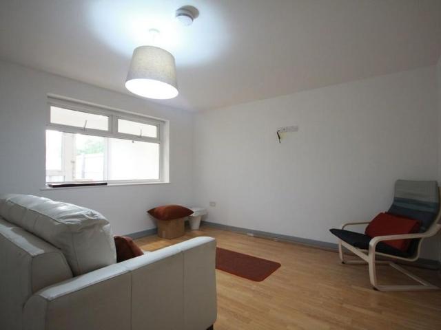 1 bedroom in a house share to rent