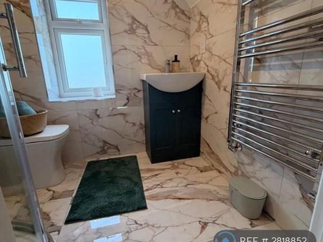 1 bedroom in a house share to rent