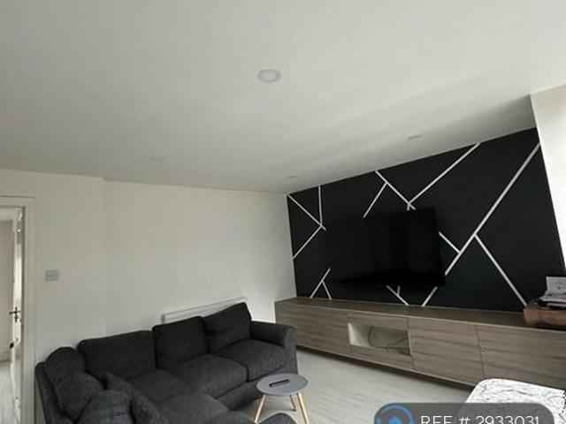 1 bedroom in a house share to rent