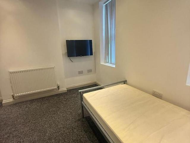 1 bedroom in a house share to rent