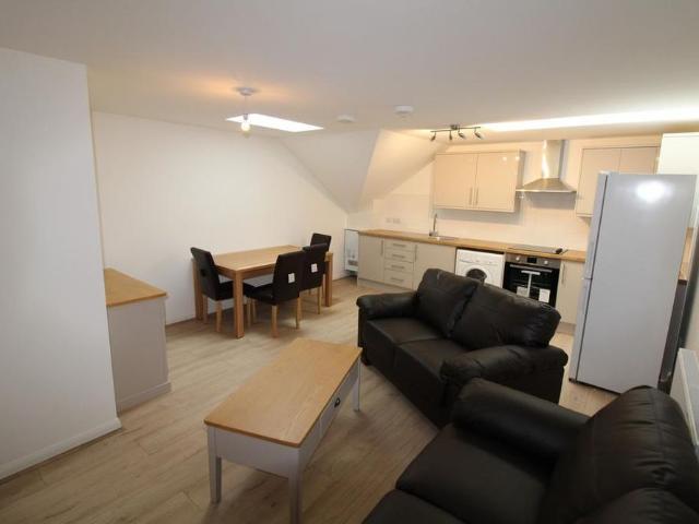 1 bedroom in a house share to rent
