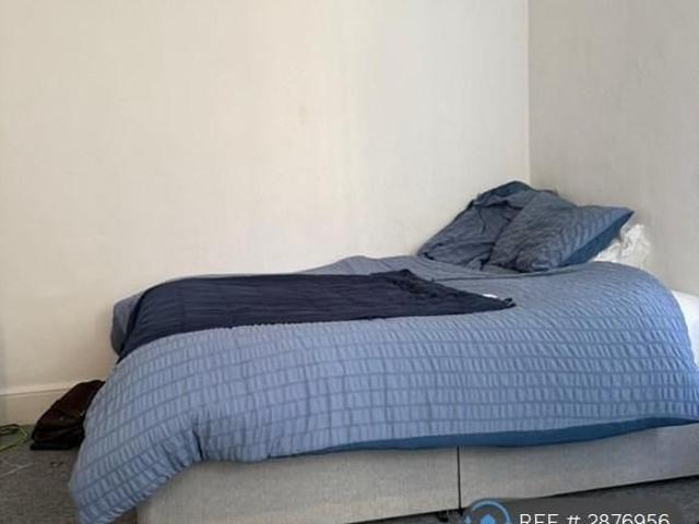 1 bedroom in a house share to rent