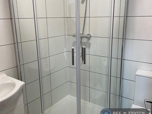 1 bedroom in a house share to rent
