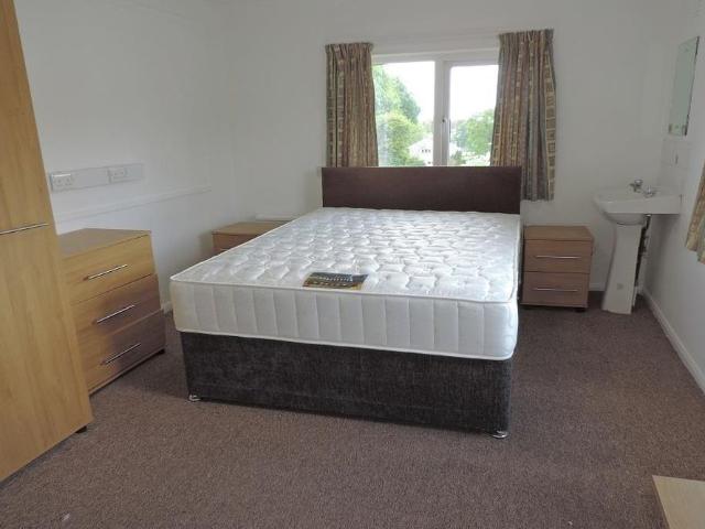 1 bedroom in a house share to rent