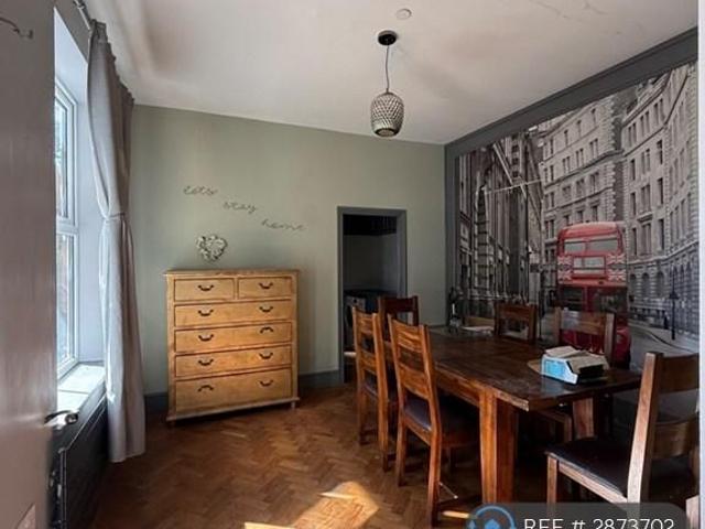 1 bedroom in a house share to rent