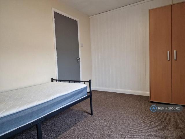 1 bedroom in a house share to rent