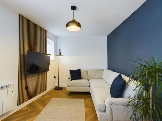 1 bedroom in a house share to rent