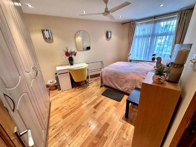 1 bedroom in a house share to rent