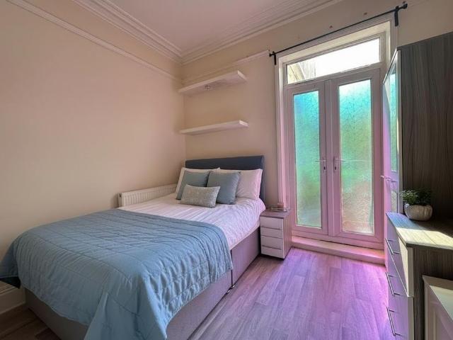 1 bedroom in a house share to rent