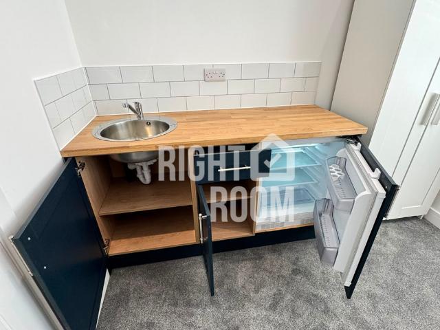 1 bedroom in a house share to rent