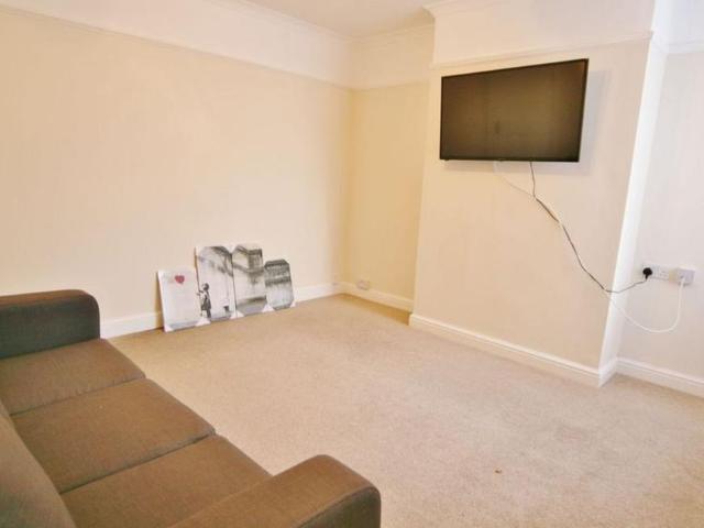 1 bedroom in a house share to rent
