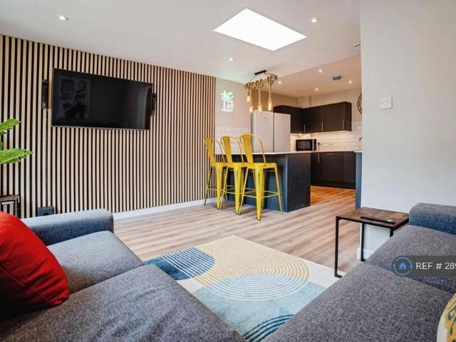 1 bedroom in a house share to rent
