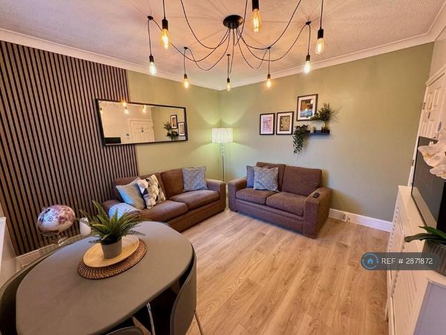 1 bedroom in a house share to rent