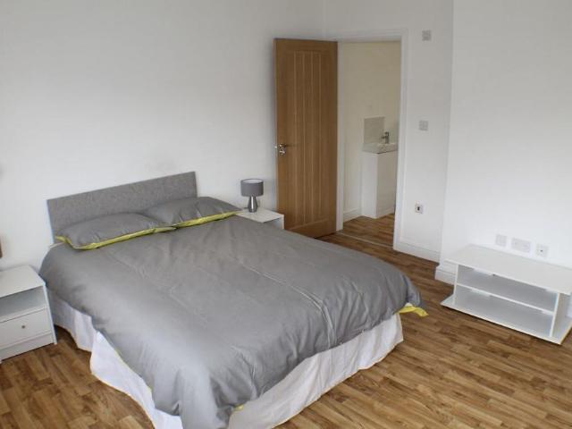 1 bedroom in a house share to rent