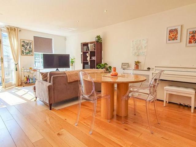 1 bedroom in a house share to rent